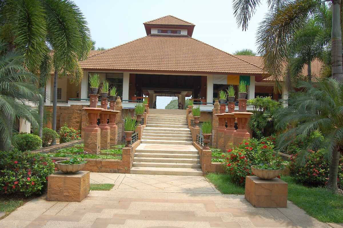 Victory Park Golf & Country Club, Nong Khai, Thailand - Albrecht Golf Guide